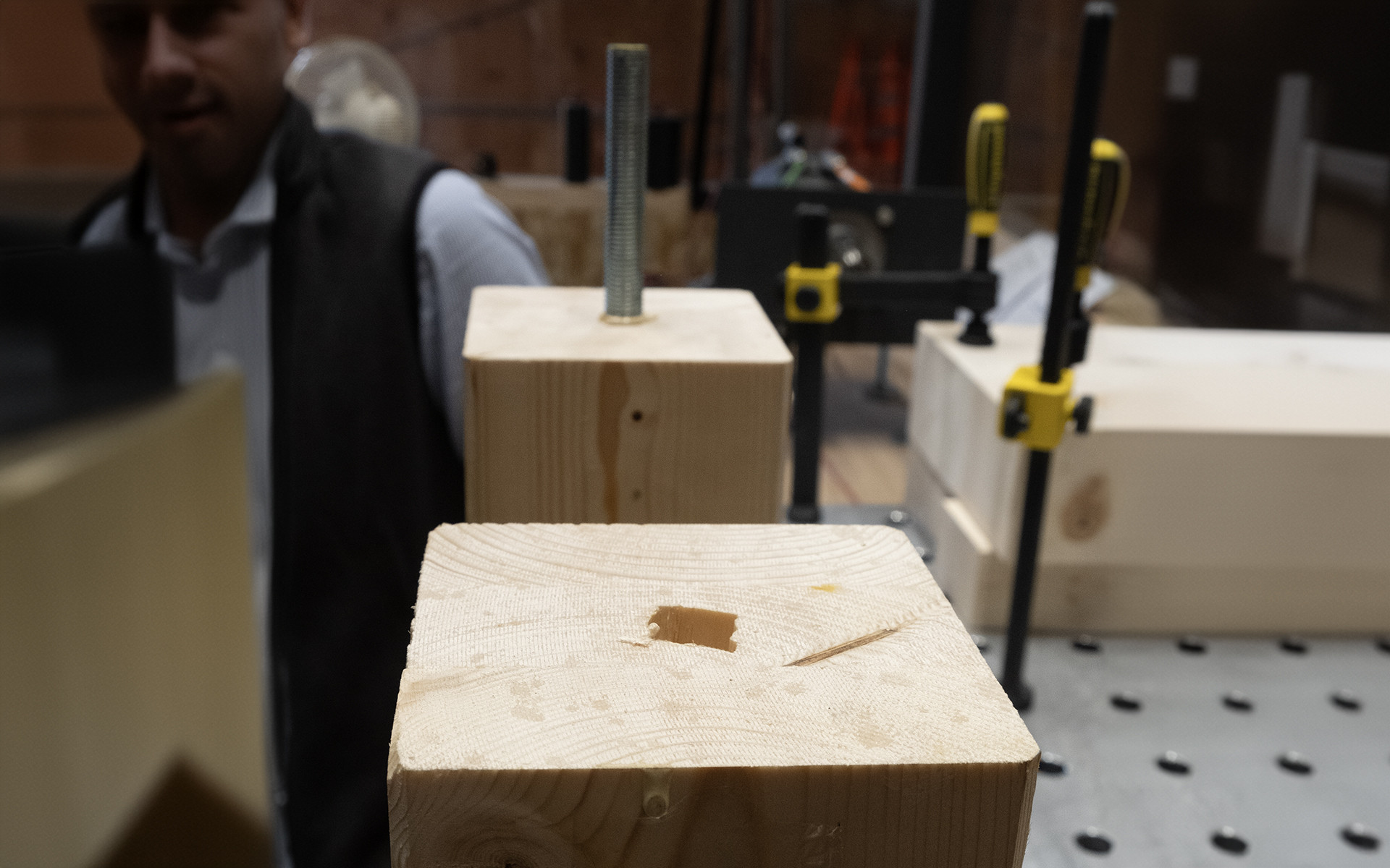 Handling modular timber elements: what resins can do